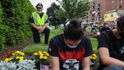 George Floyd death: What US police officers think of protests - BBC News