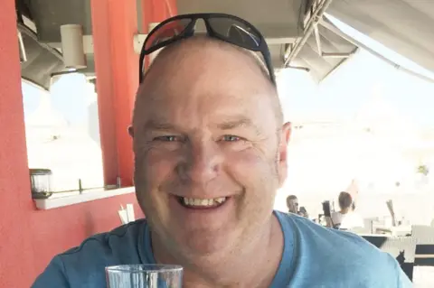 RNLI funds raised to commemorate drowned boy's father