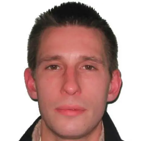 Robert Duff disappearance: Police search Highgate Pond
