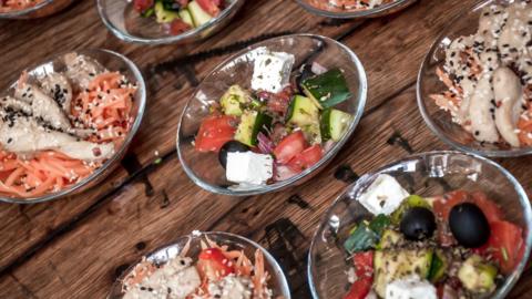 Royal wedding 2018: What is bowl food? - BBC News