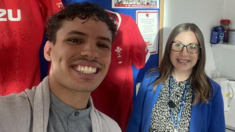 How the UK's teacher of the year inspired me at school - BBC News
