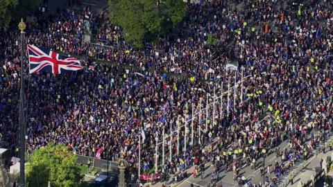 People's Vote march: Jubilant scenes at 'final say' Brexit protest ...