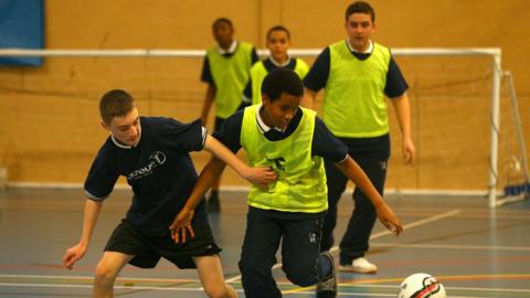 Body anxious teens avoid PE, says report - BBC News