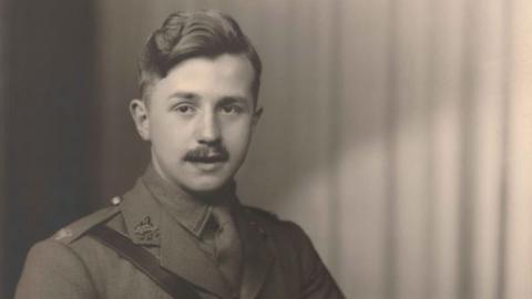SAS World War Two hero honoured 75 years after death in France - BBC News