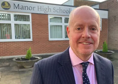 Covid: Leicestershire head teacher fears staff shortages