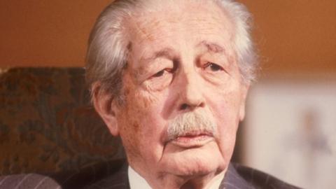 'Britannia fiver' and early Hull £10 note among star auction lots - BBC ...