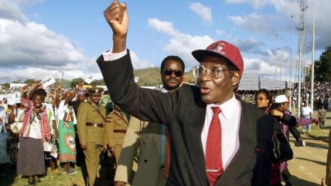In pictures: The life of Robert Mugabe - BBC News