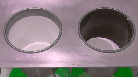 Slippery bottle solves ketchup problem - BBC News