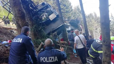 Italy cable car fall: 14 dead after accident near Lake Maggiore - BBC News