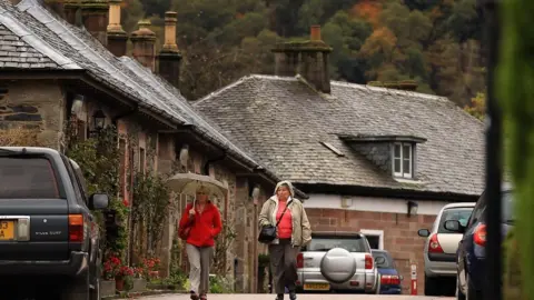 Luss tourism: Villagers urge council to control traffic