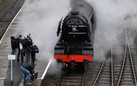In Pictures: Flying Scotsman returns to tracks for tests - BBC News