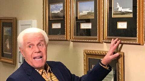 The preachers getting rich from poor Americans - BBC News