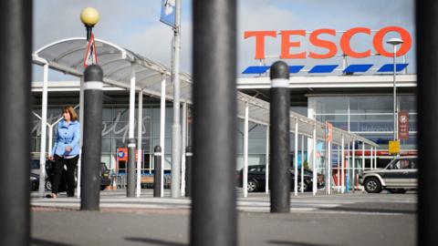 Tesco faces UK legal action over accounting scandal - BBC News