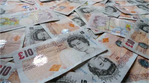 Deadline to return old paper £10 notes fast approaching - BBC News