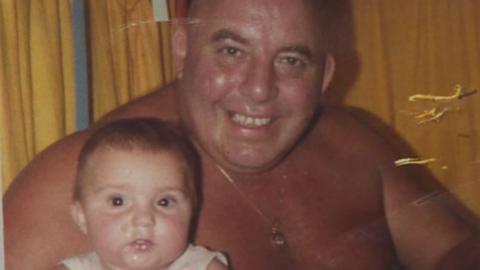 Daughter seeks memories of wrestler father Mal "King Kong" Kirk - BBC News