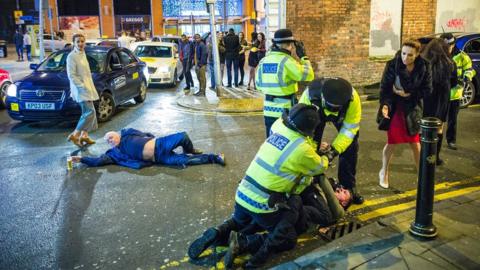 How I made the Manchester New Year's Eve photo go viral - BBC News