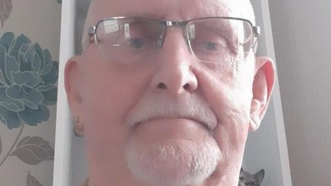 Man, 79, fatally stabbed by stranger in random attack - BBC News