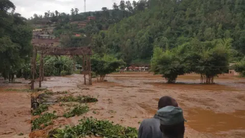 Rwanda landslides after heavy rain bring 2018 death toll to 200
