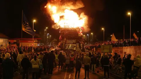 Bonfire at Bogside, Londonderry: Talks break down