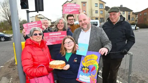 Swindon roadworks third anniversary 'celebrated' with cake