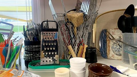 Repair it, reuse it: The people saving stuff from landfill - BBC News
