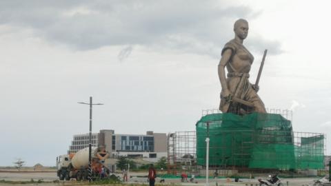 Statue de l’Amazone au Bénin : "Enfin, nous avons notre statue ...