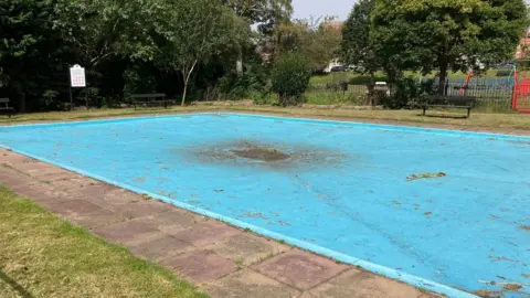 Residents campaign to save Kidderminster park's paddling pool