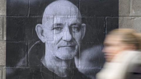 Homelessness exhibition in Cornwall aims to break down stigmas - BBC News