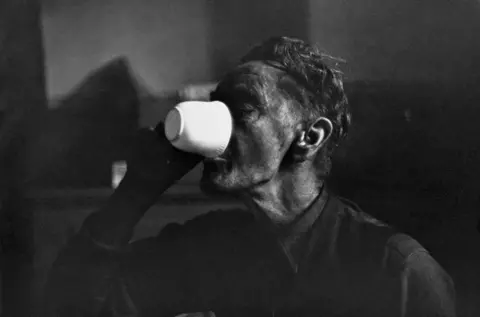 Robert Frank: Influential Swiss-American photographer dies at 94