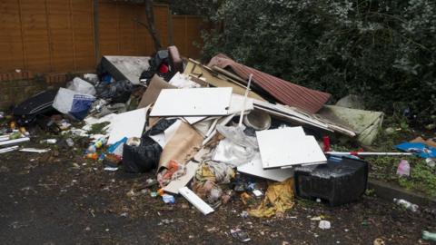 Fly-tipping: Organised crime behind large rise - BBC News