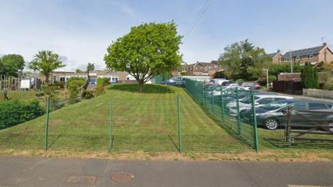 Nottinghamshire special school 'shut children in chill-out room' - BBC News