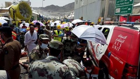 In pictures: Aftermath of stampede at Hajj pilgrimage - BBC News