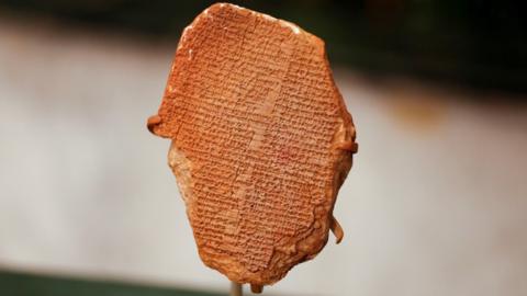 Iraq: displays 2,800-year-old stone tablet returned by Italy - BBC News