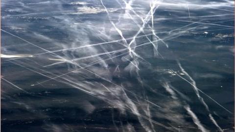 Jet traffic linked to ice haze - BBC News