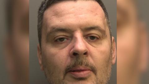 Darren Kirk stabbing: Man pleads guilty to Spalding murder - BBC News