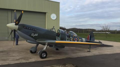 Flight of restored Spitfire halted over technical hitch - BBC News