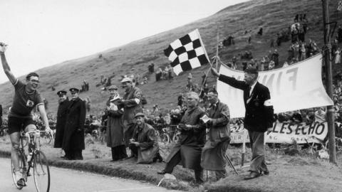 Maindy Velodrome: Last remnant of Wales' biggest event - BBC News