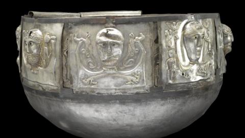 How art treasures reveal the story of the Celts - BBC News