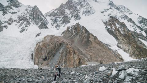 Scot's rescuer makes historic descent of K2 on skis - BBC News