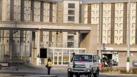 Colombia probes disappearances from Bogota prison - BBC News