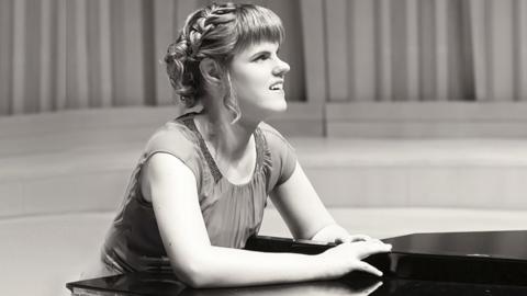 True Colors Festival: Blind pianist to perform in Japan - BBC News