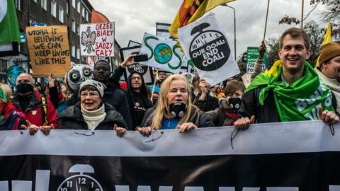 Climate change: COP24 fails to adopt key scientific report - BBC News