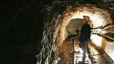 Extraction from Scotland's only gold mine ramped up - BBC News