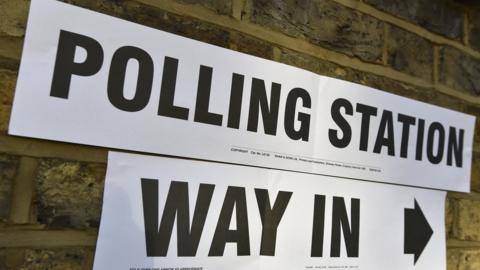 London elections 2022: What's at stake? - BBC News