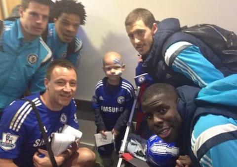 John Terry pays for young Chelsea fan's funeral - BBC News