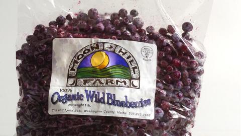 Blueberry farmers warn of 'disaster' crop - BBC News