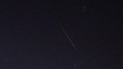 'Spectacular fireballs' accompany annual meteor show - BBC News
