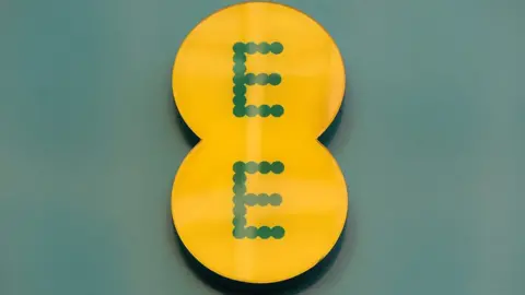 EE West Oxfordshire customers experience signal issues