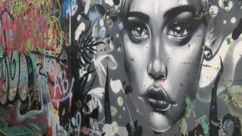 Oxford bridge murals combat graffiti - BBC News