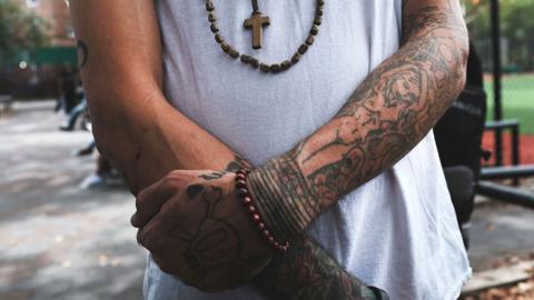 What are opioids and what are the risks? - BBC News